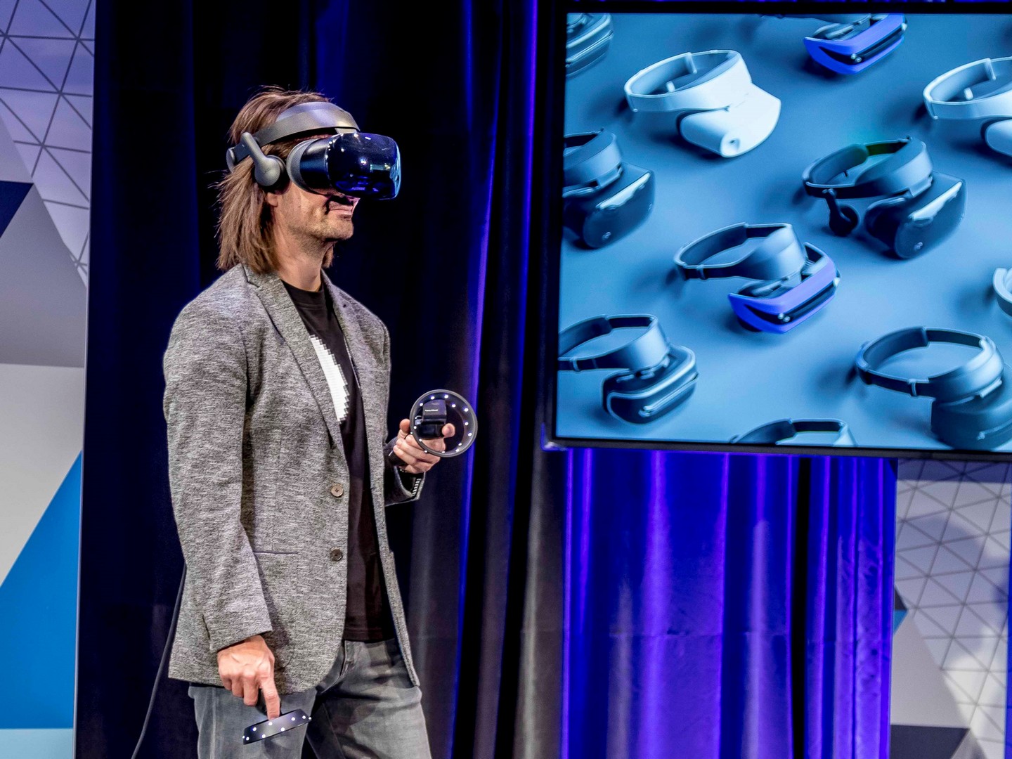 Microsoft is Working with Samsung To Develop a Mixed Reality Headset