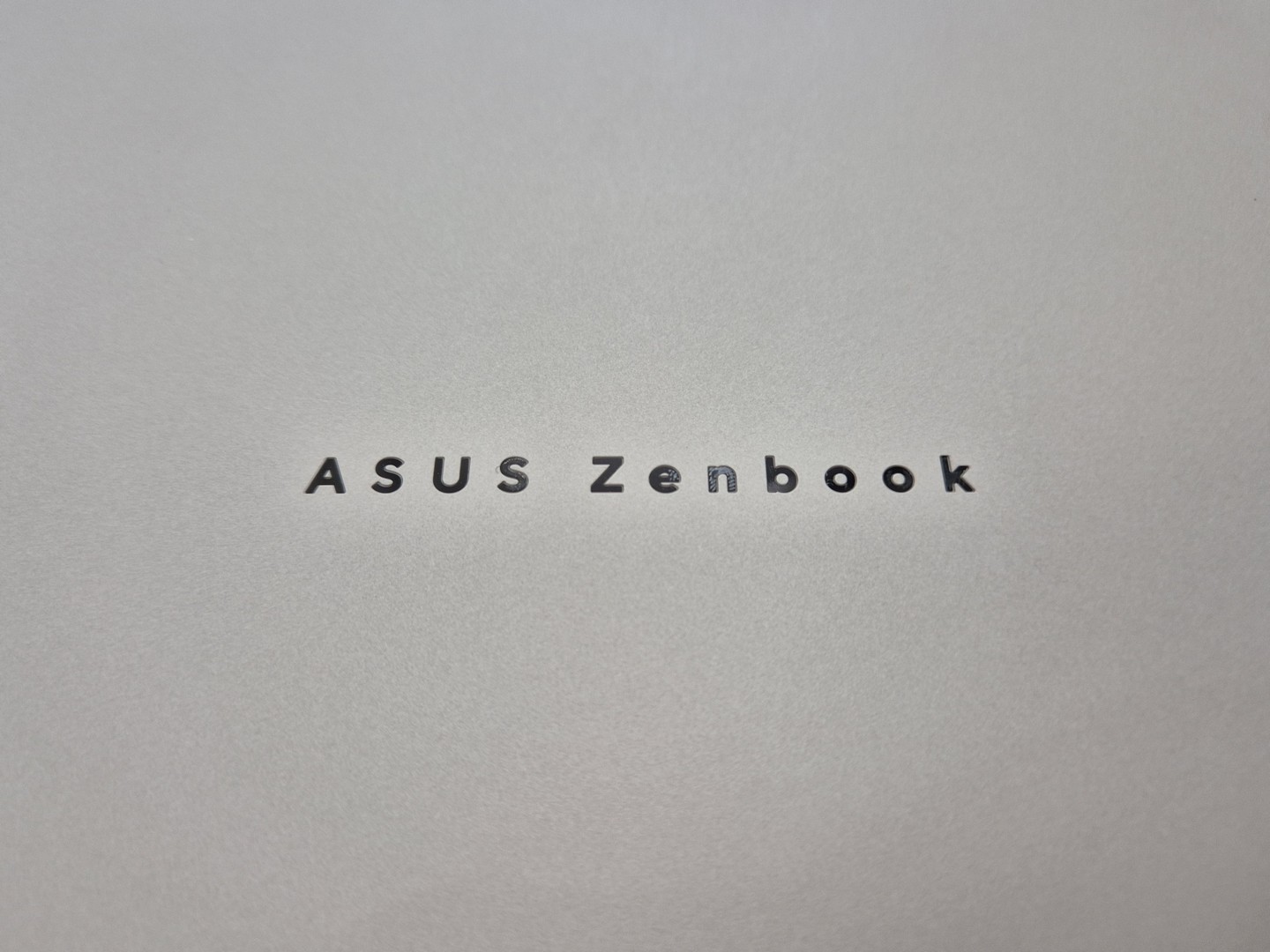 ASUS Zenbook A14 (UX3407Q) Review: Lightweight Elegance Meets AI ...